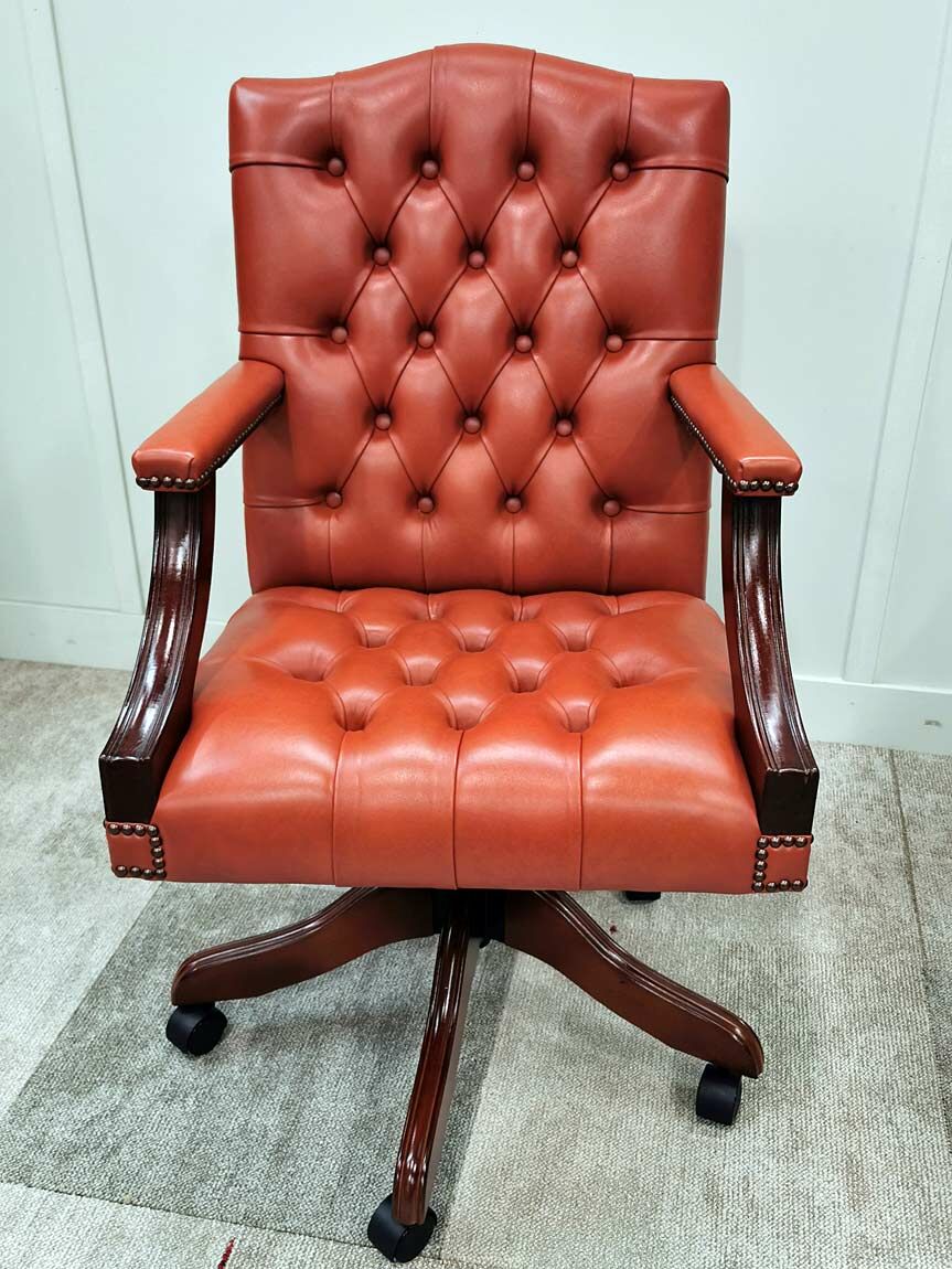 Gainsborough swivel chair cognac leather English Decorations
