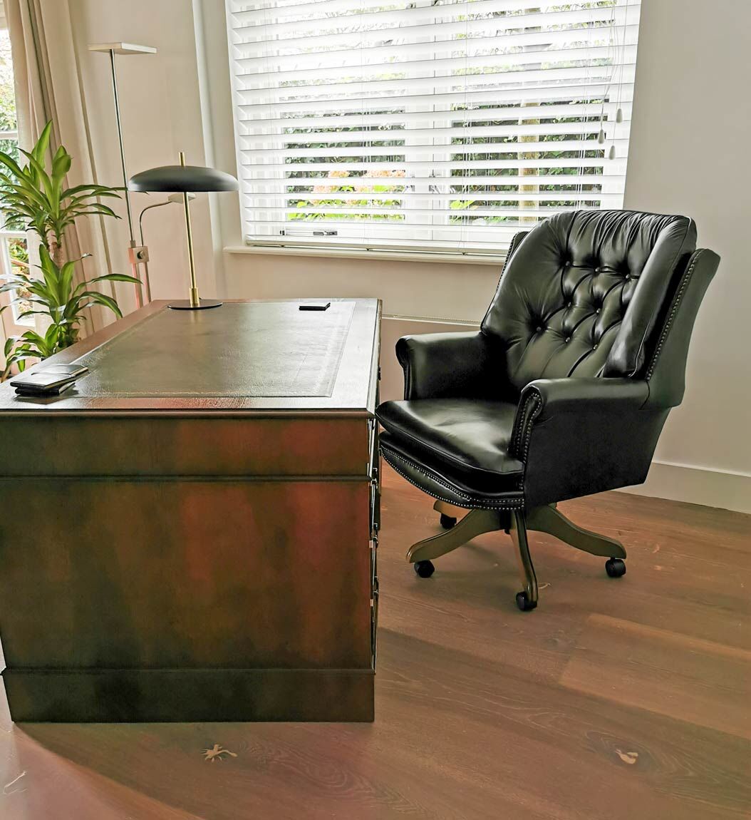 Judges swivel chair, hand made in England, English Decorations